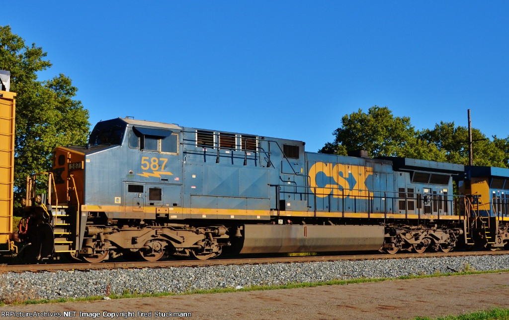 CSX 587